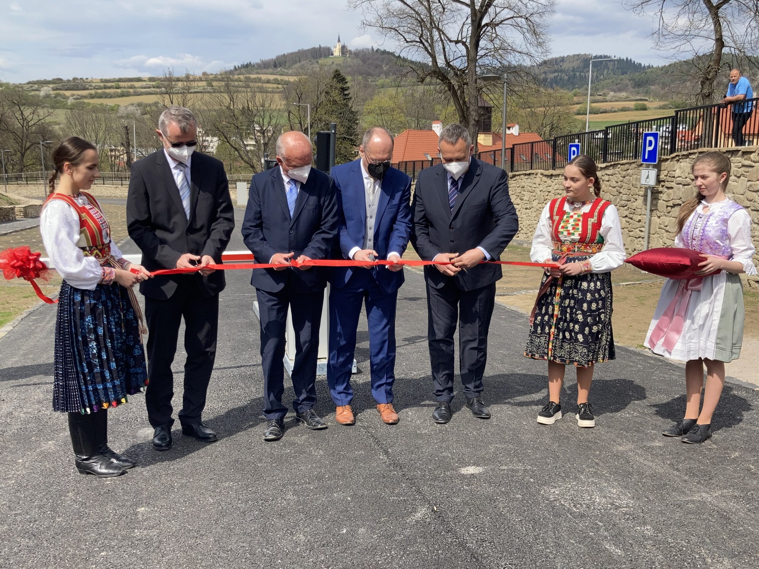 Z otvorenia parkoviska hradobná priekopa | Levoča